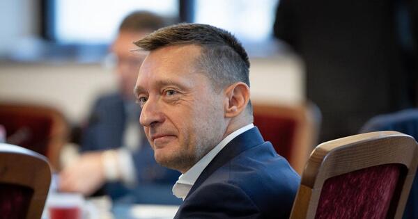 Rejtett kamerás felvételek is vannak a filmben, amit előre betámadtak ...